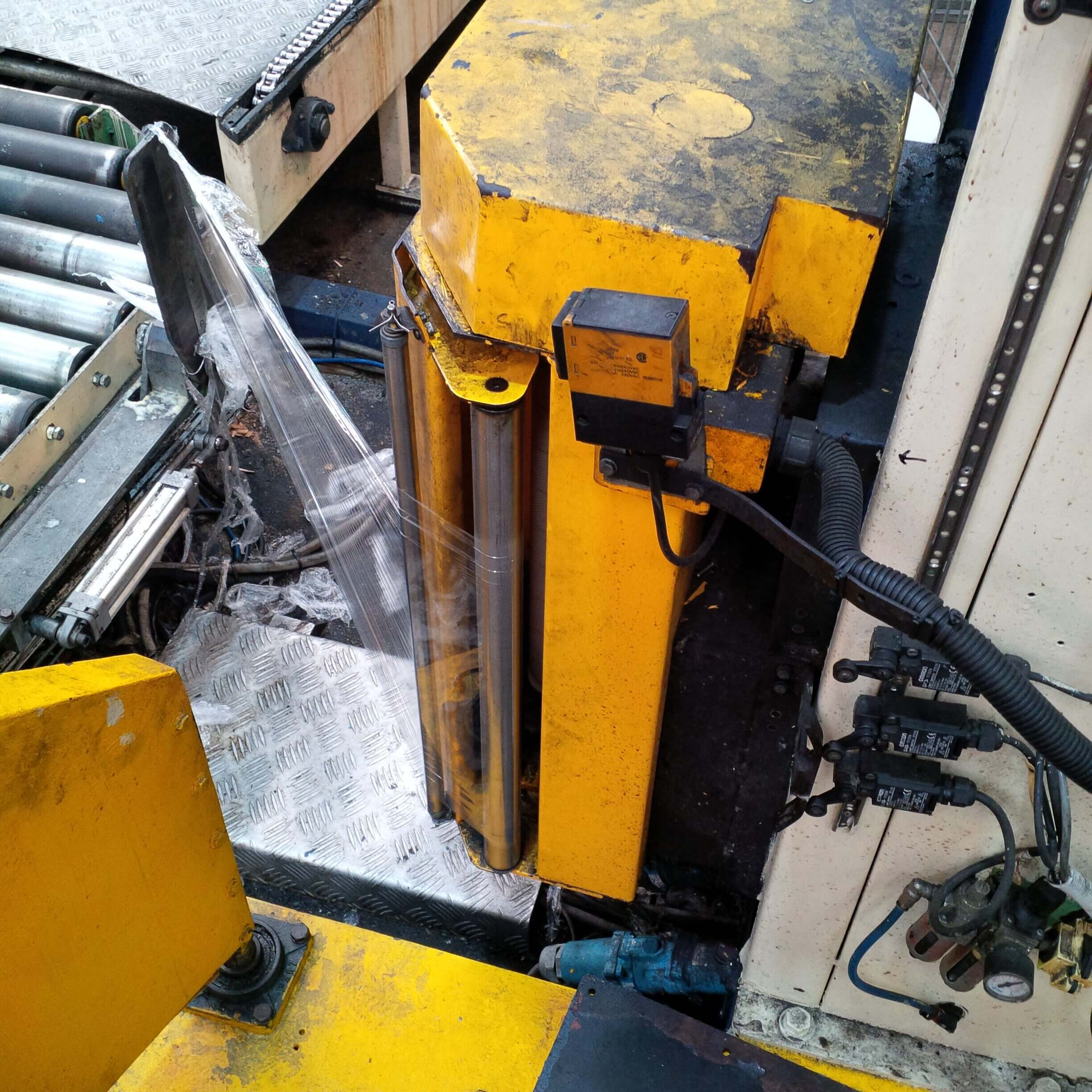 Reading between the lines - Universal Packaging