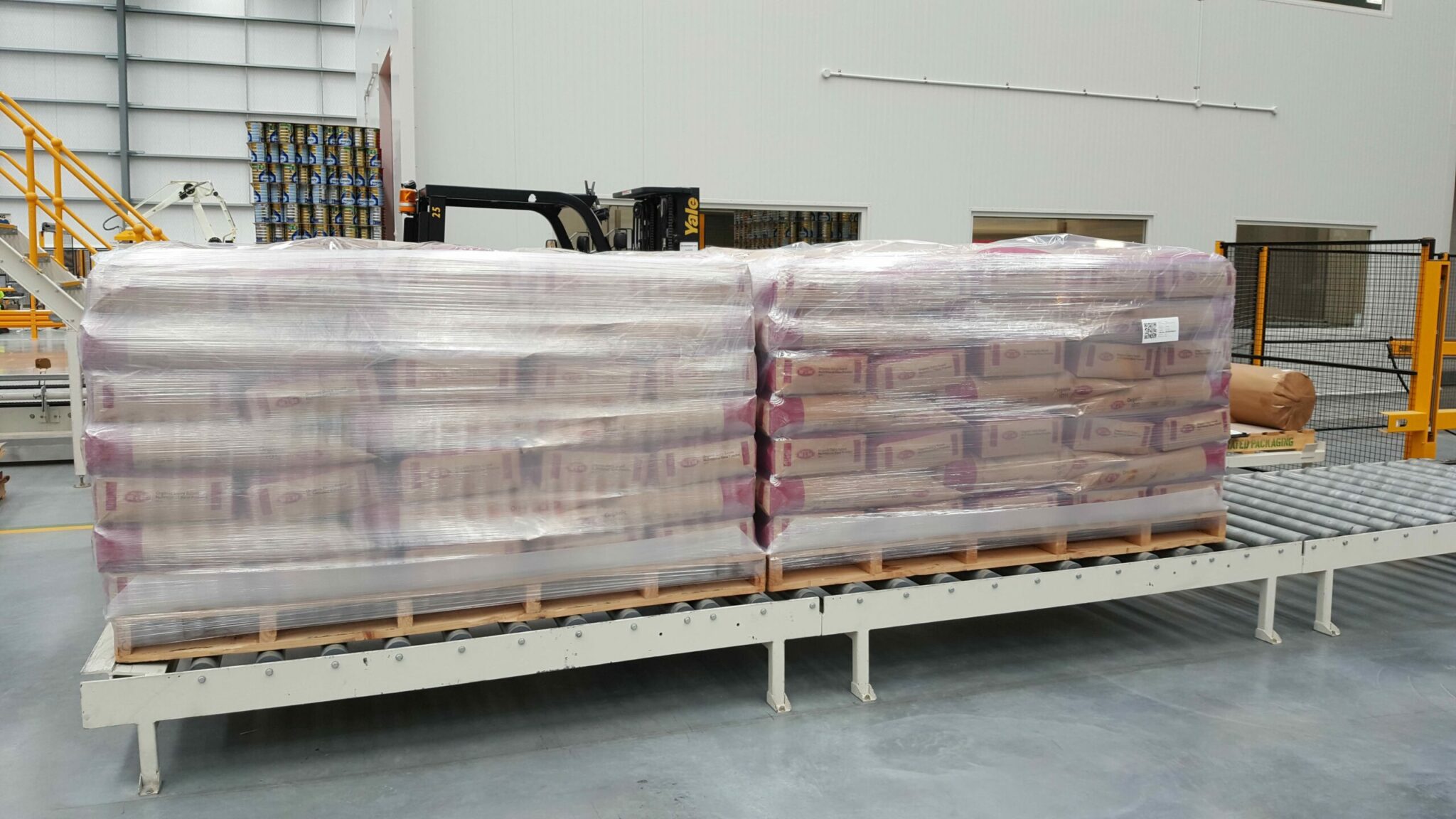 What’s the (w)rap on cast vs blown film? - Universal Packaging